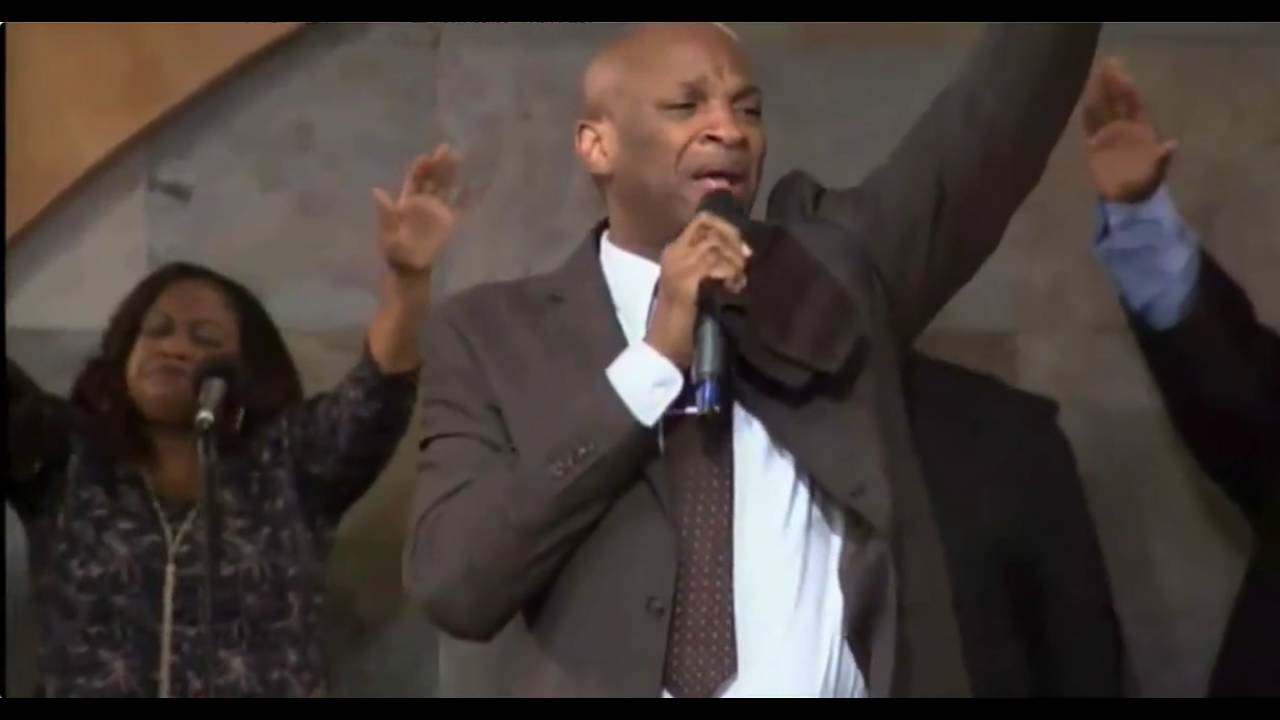 Pastor Donnie McClurkin Singing Imela - YouTube