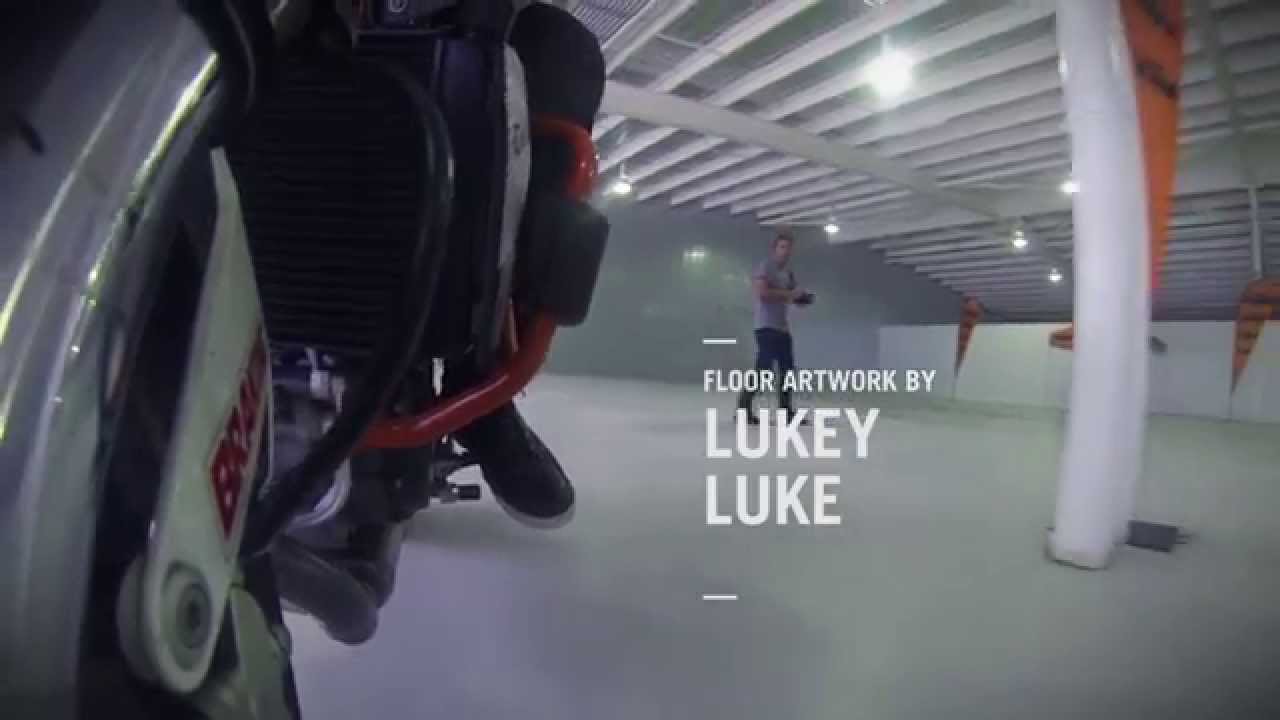 Lukey Luke creates floor art - YouTube