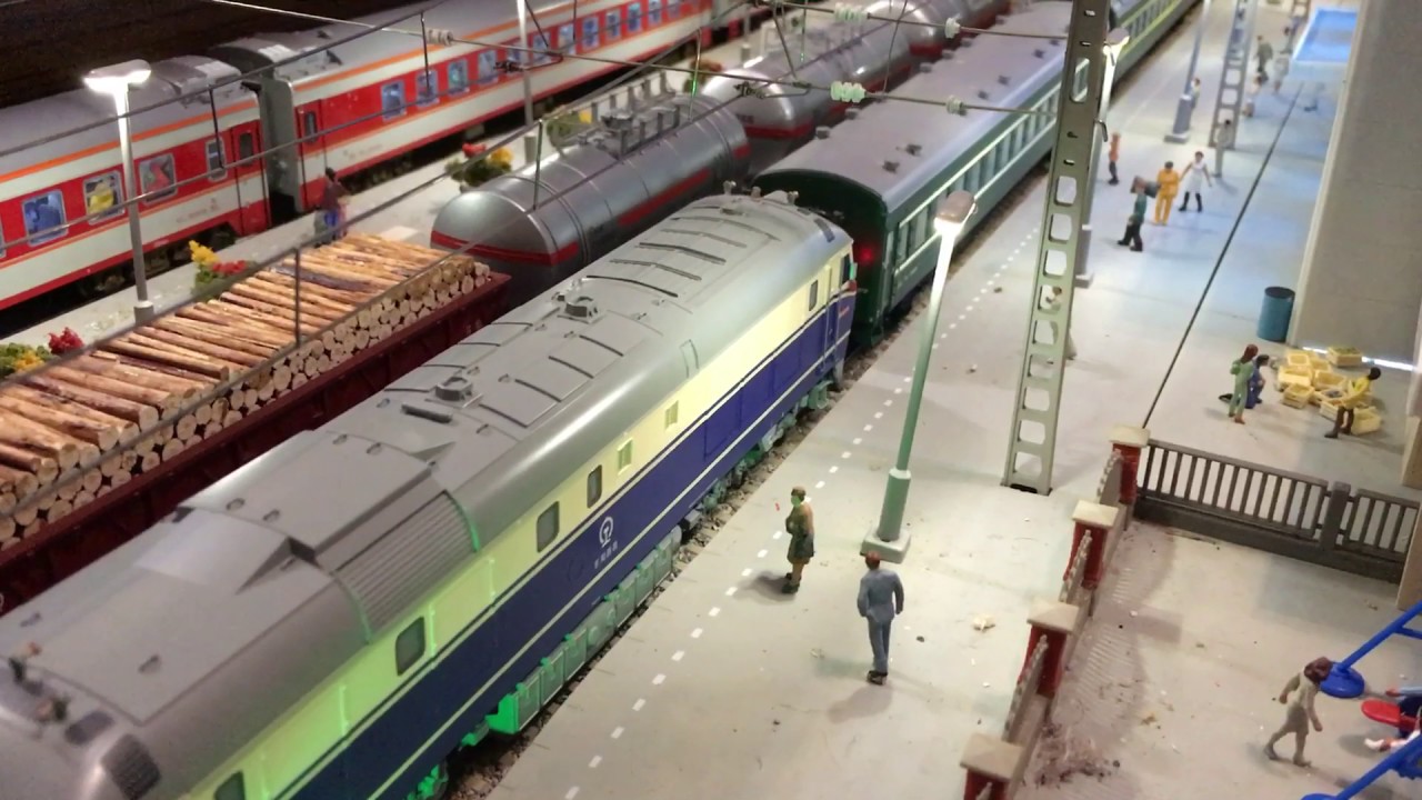 DF11 installed with ESU loksound v4 decoder running short passenger ...