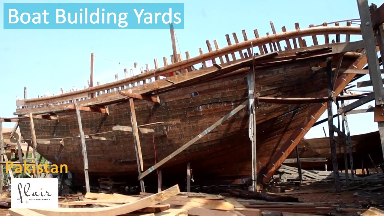 Pakistan: Boat Building Yards Karachi Fish Harbour - YouTube