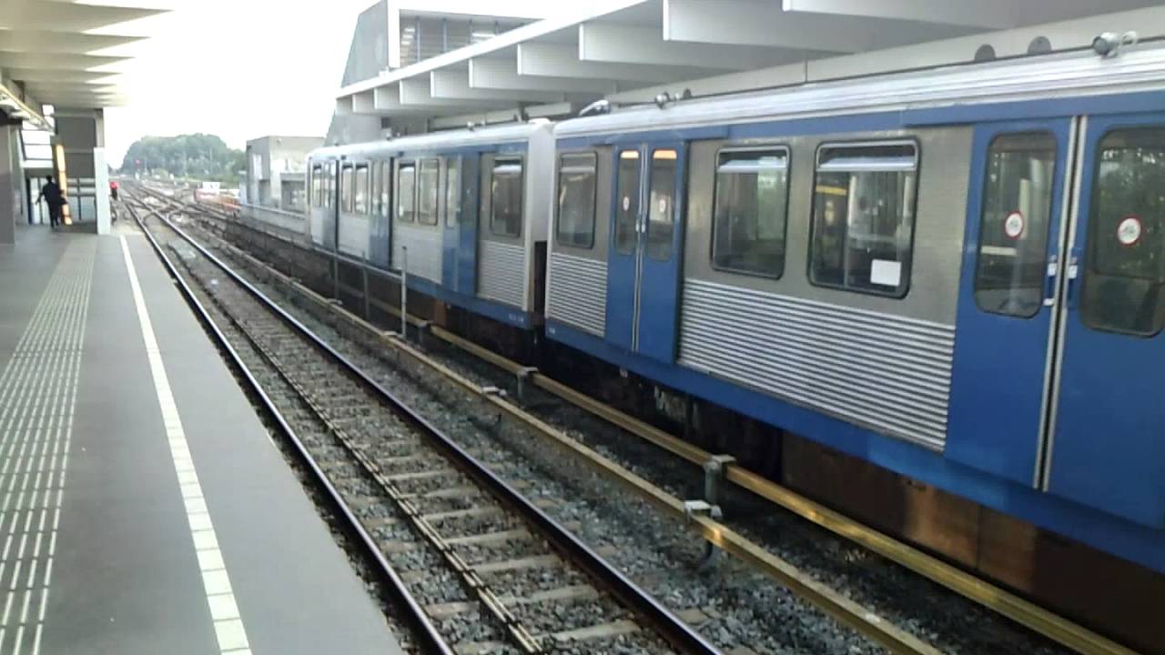 GVB M3 38 passing @ Subway Station Van der Madeweg - YouTube