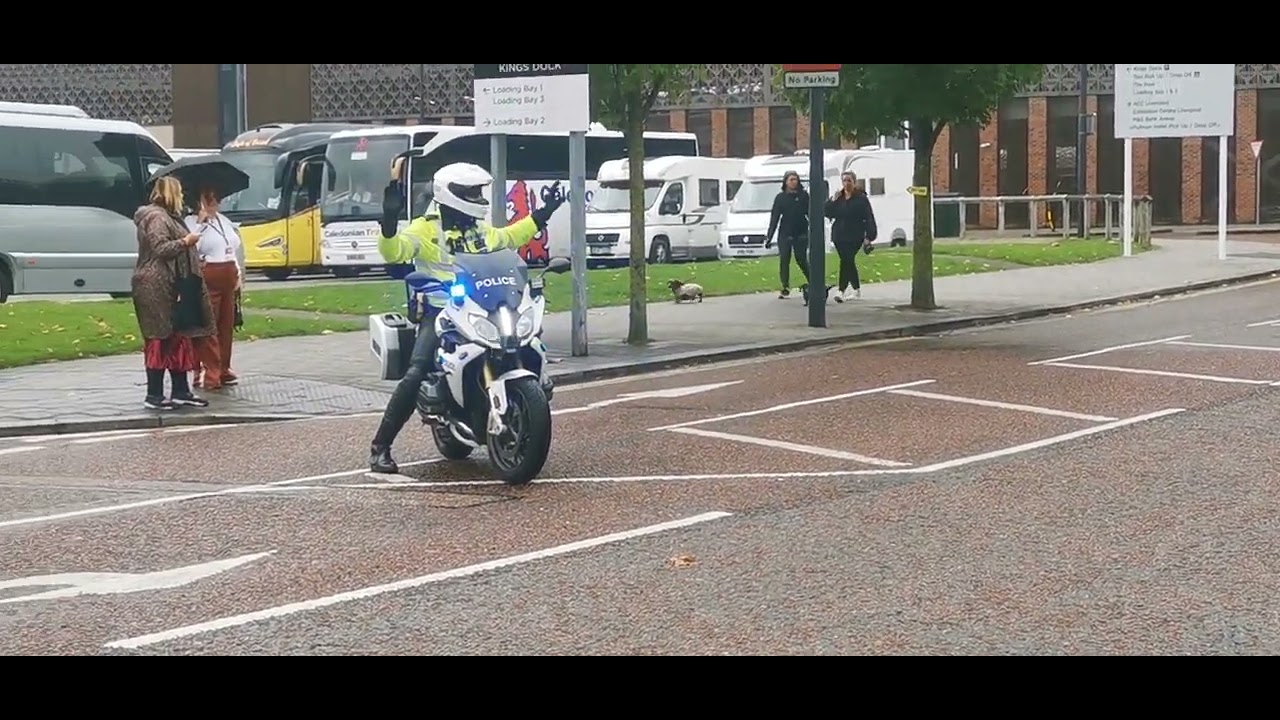 Metropolitan Police Special Escort Group doing a Escort in Liverpool ...