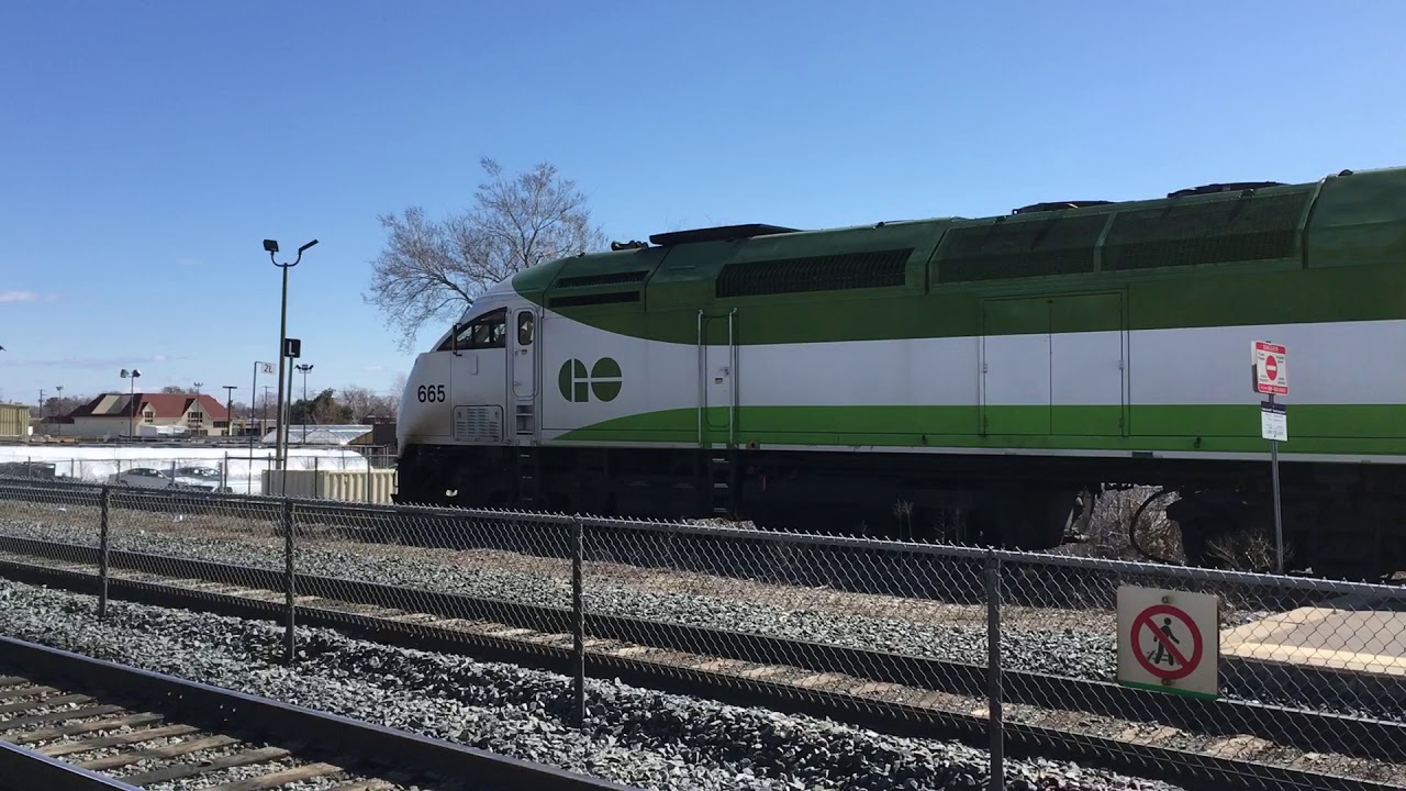 Go train 665 at Burlington go station - YouTube