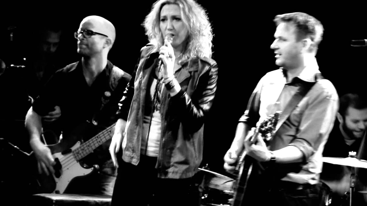 June Noa live at Paradiso Amsterdam - GTFO and Intro - YouTube