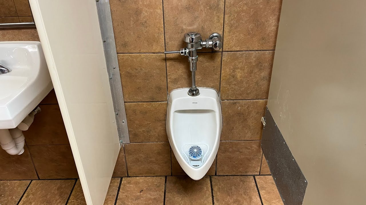 840. Pizza Hut Men’s Restroom - YouTube