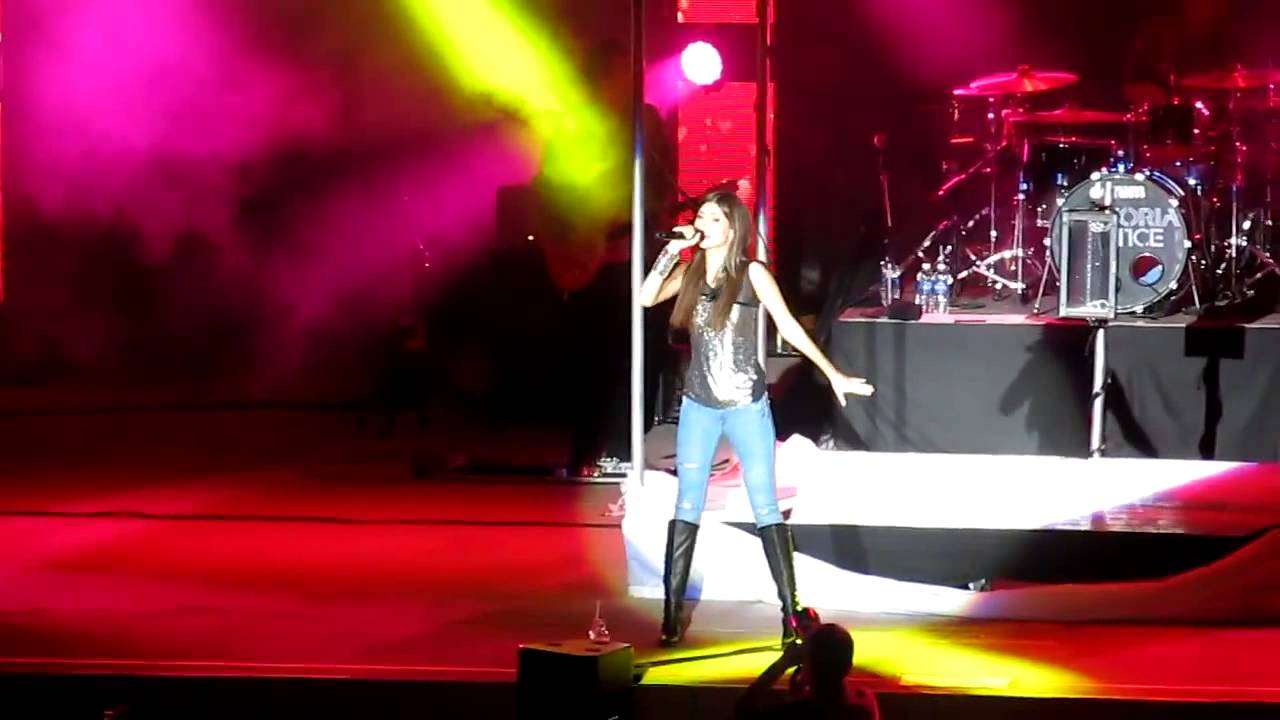 Victoria Justice 09022012 Live at the Allentown Fair Make it Shine ...