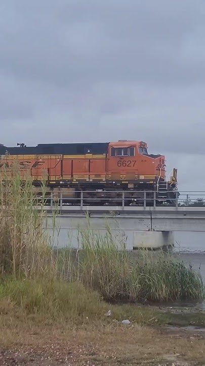 BNSF/H1/T4!!! BNSF #6627 leads a slow EB BNSF manifest to Lake Charles, La!!! - YouTube