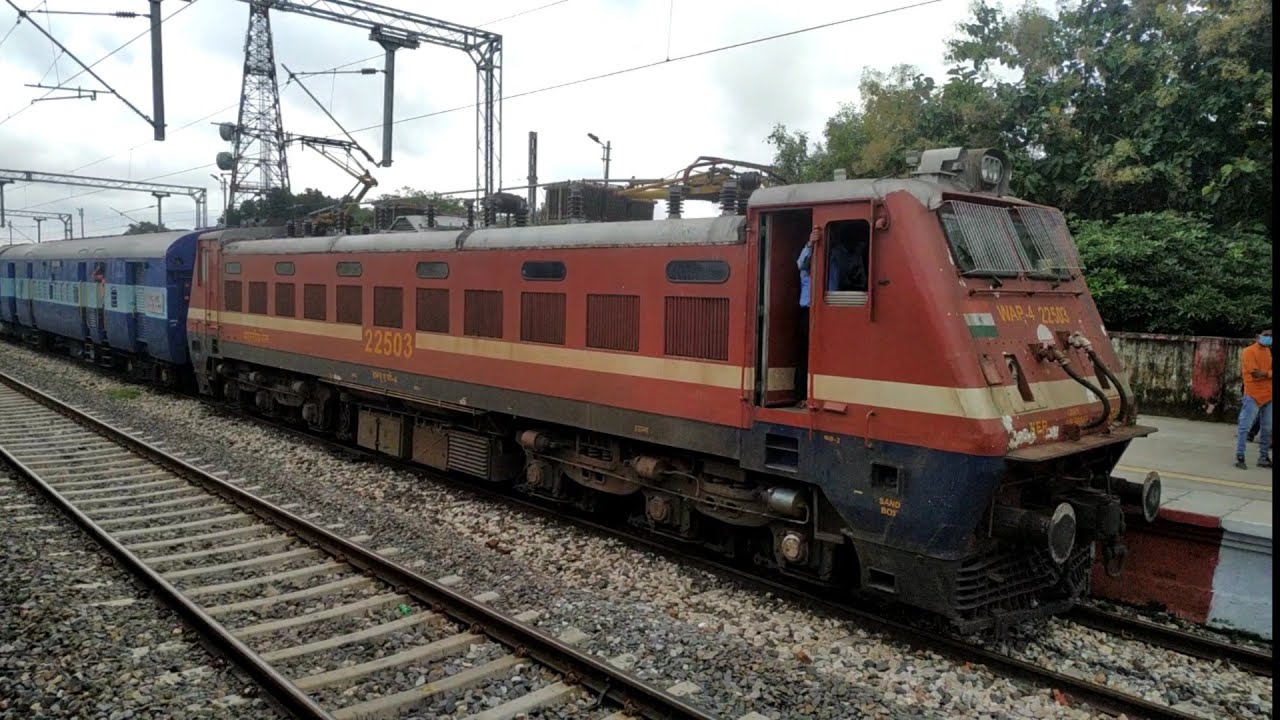 Varanasi to Lucknow Train Varuna Express ( 14227 ) Crossing Lichchavi ...
