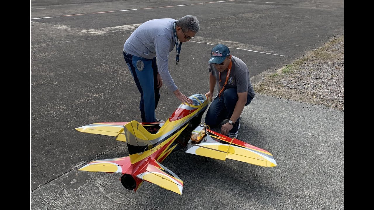 Avanti XS Turbine jet at the HKMEC - YouTube