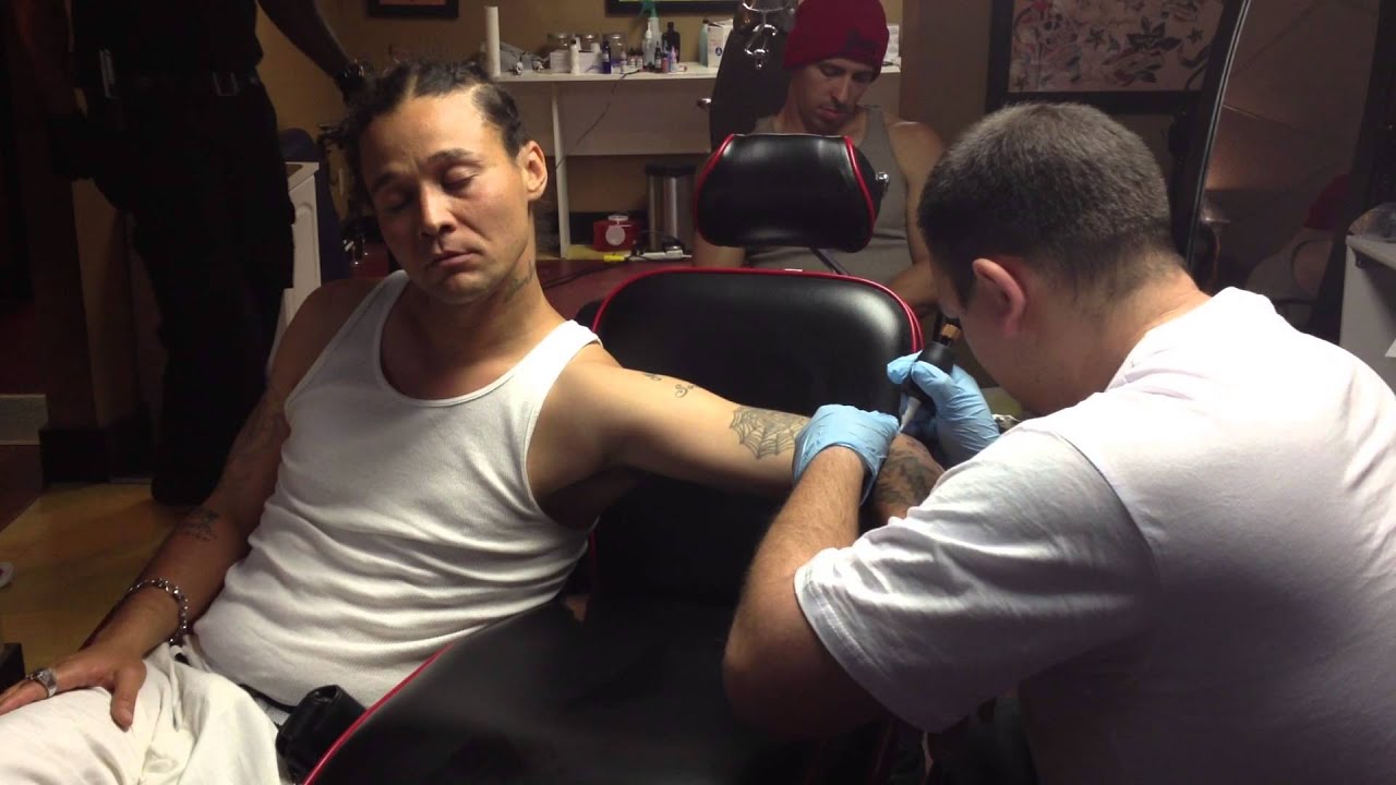 Celebrity Tattoo artist Tattoo Ortiz and Bizzy Bone! - YouTube