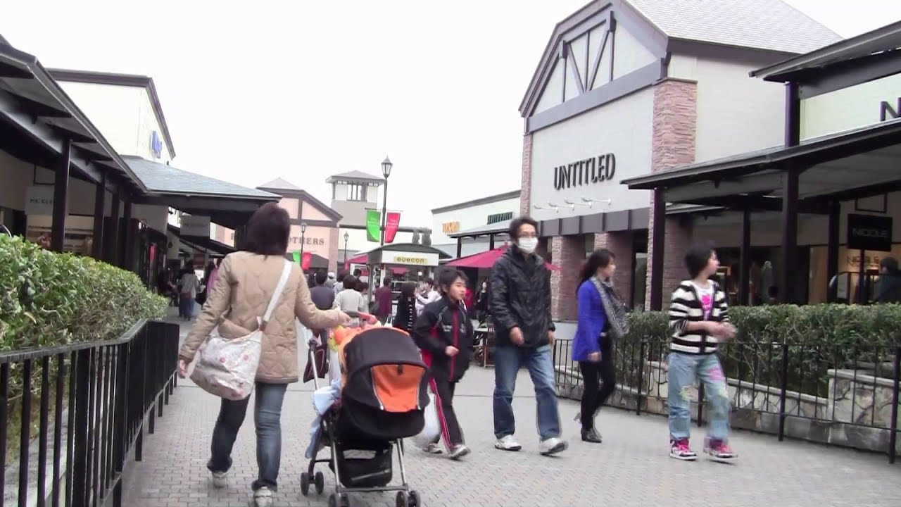 Outdoor Shopping Mall in Japan - YouTube
