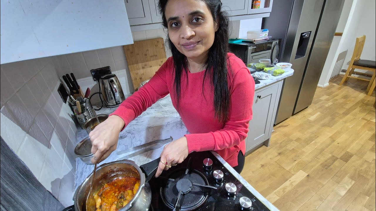 Bharela Ringan Batata Nu Shaka Banavyu || Stuffed Eggplant Potato Curry ...