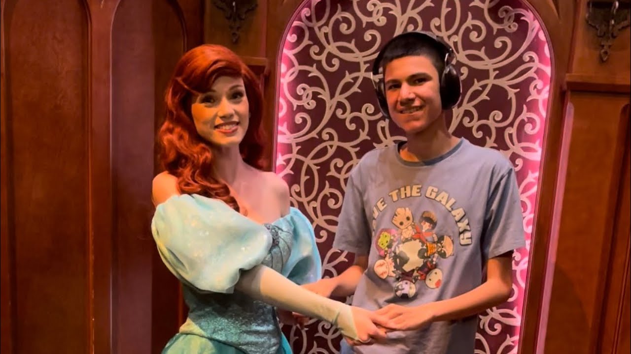 Thomas visiting Ariel at the Royal Hall - YouTube