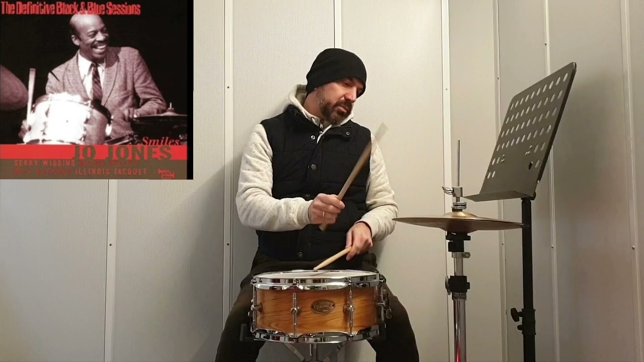 Papa Joe Jones' solo phrases - YouTube