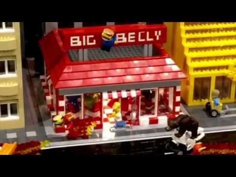 Massive Lego DC Flash Big Belly Burger Phoenix Comicon PHXCC 2016 - YouTube