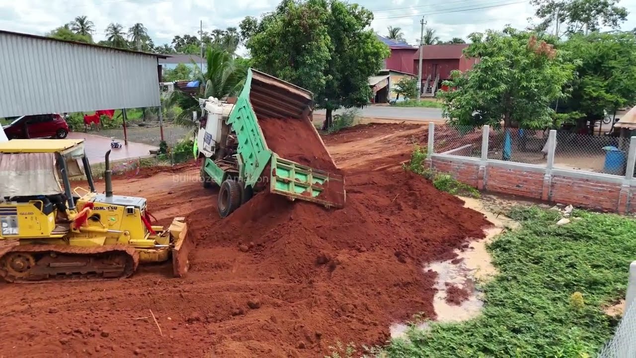 Finished smoothly! Whole processing of filling soils on flooded land by ...