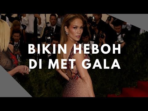 BIKIN HEBOH DI MET GALA! Busana Para Seleb Hollywood Ini Bikin Geleng-Geleng Kepala