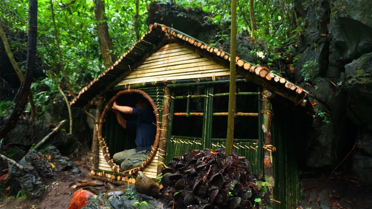 Solo Bushcraft: Build a Bushcaft house in the beautiful stream. Work on ...