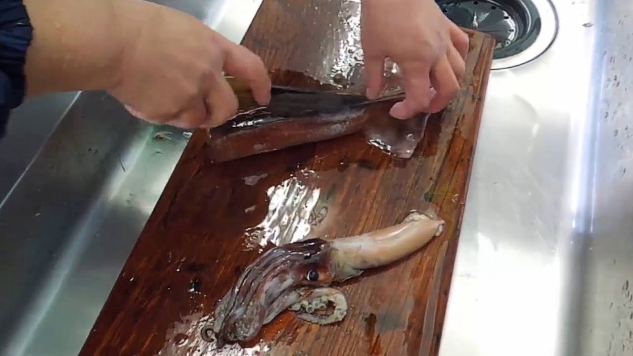 Japanese Style : HOW TO PREPARE AND CUT SQUID - YouTube
