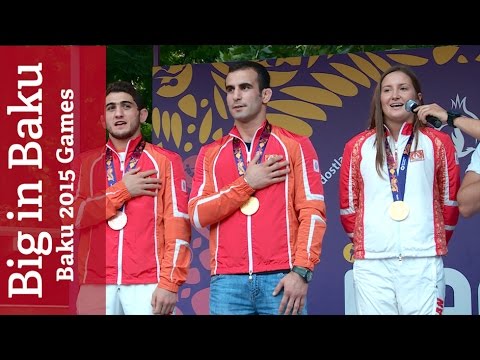 Qızıl medalçılar Azərbaycan himnini oxudular