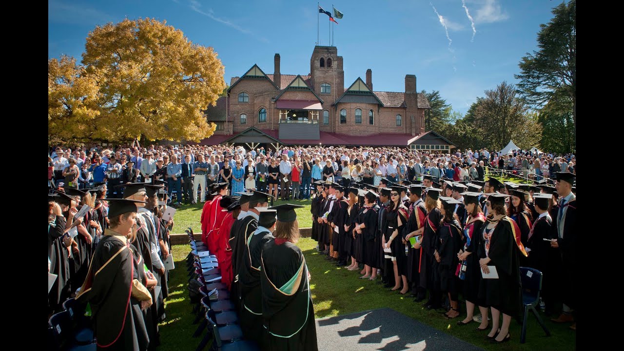 UNE 2022 Review - YouTube