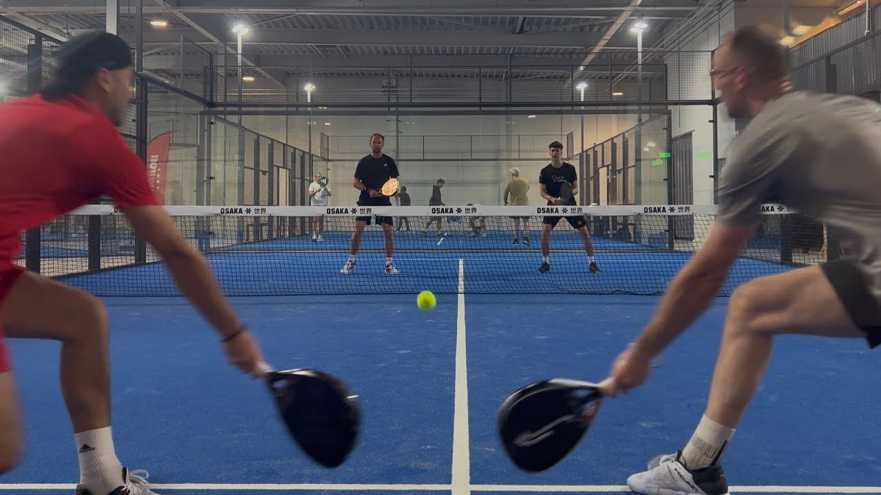 Padel wedstrijd tegen oud-Ajax-aanvoerder en Spaanse trainer. Wie wint ...