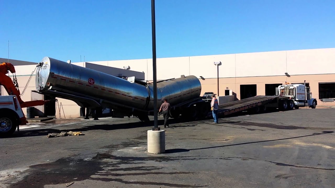 Trailer being loaded onto the lowboy - YouTube