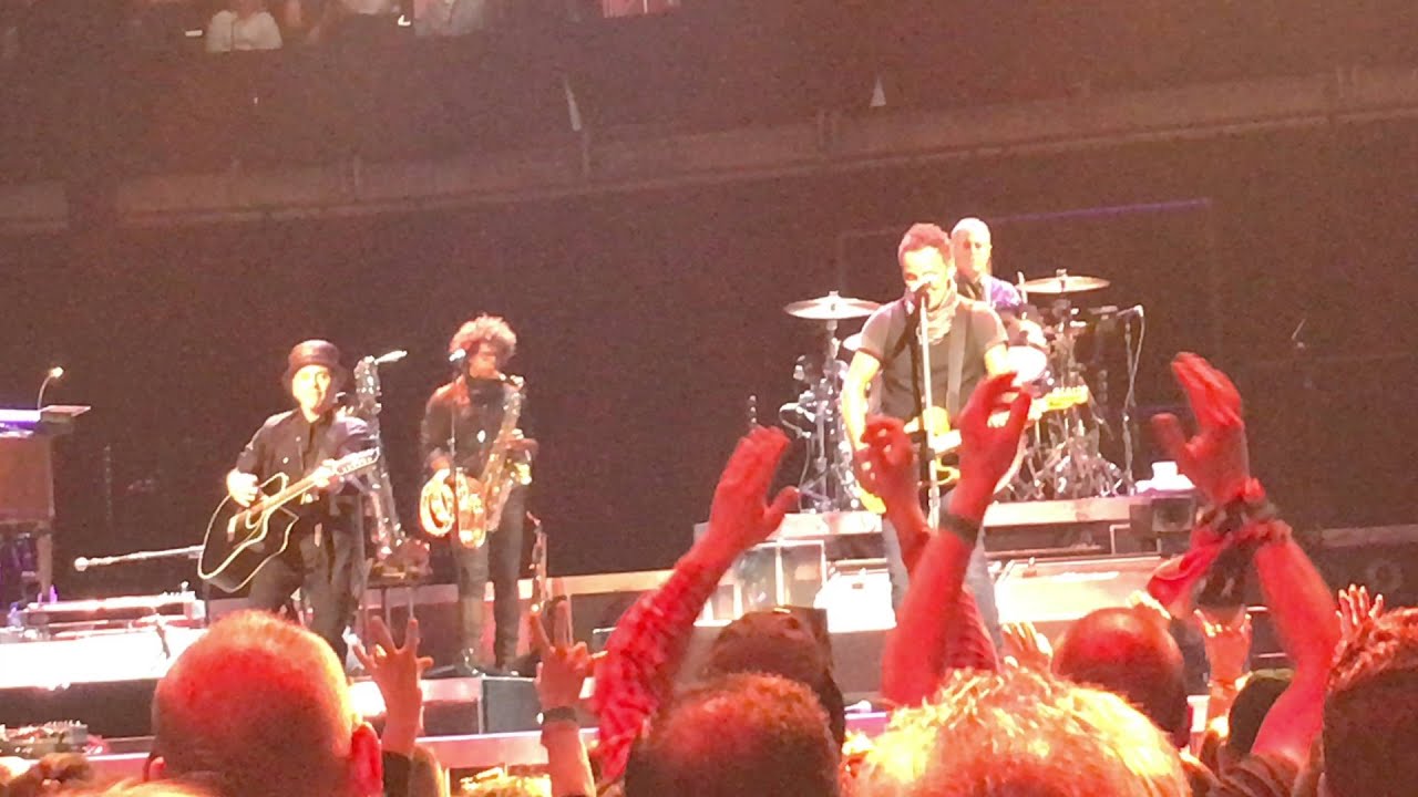 Bruce Springsteen - Growin' Up - Cleveland, February 23, 2016 - YouTube