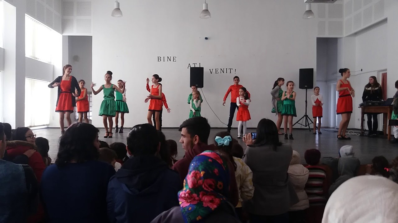 Dansuri Moderne de Crăciun - YouTube