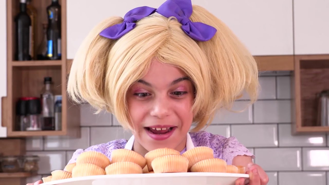 Esme and Food Special Compilation! Kiddyzuzaa - YouTube