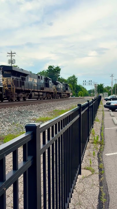 Ns running through Glendale, Oh - YouTube