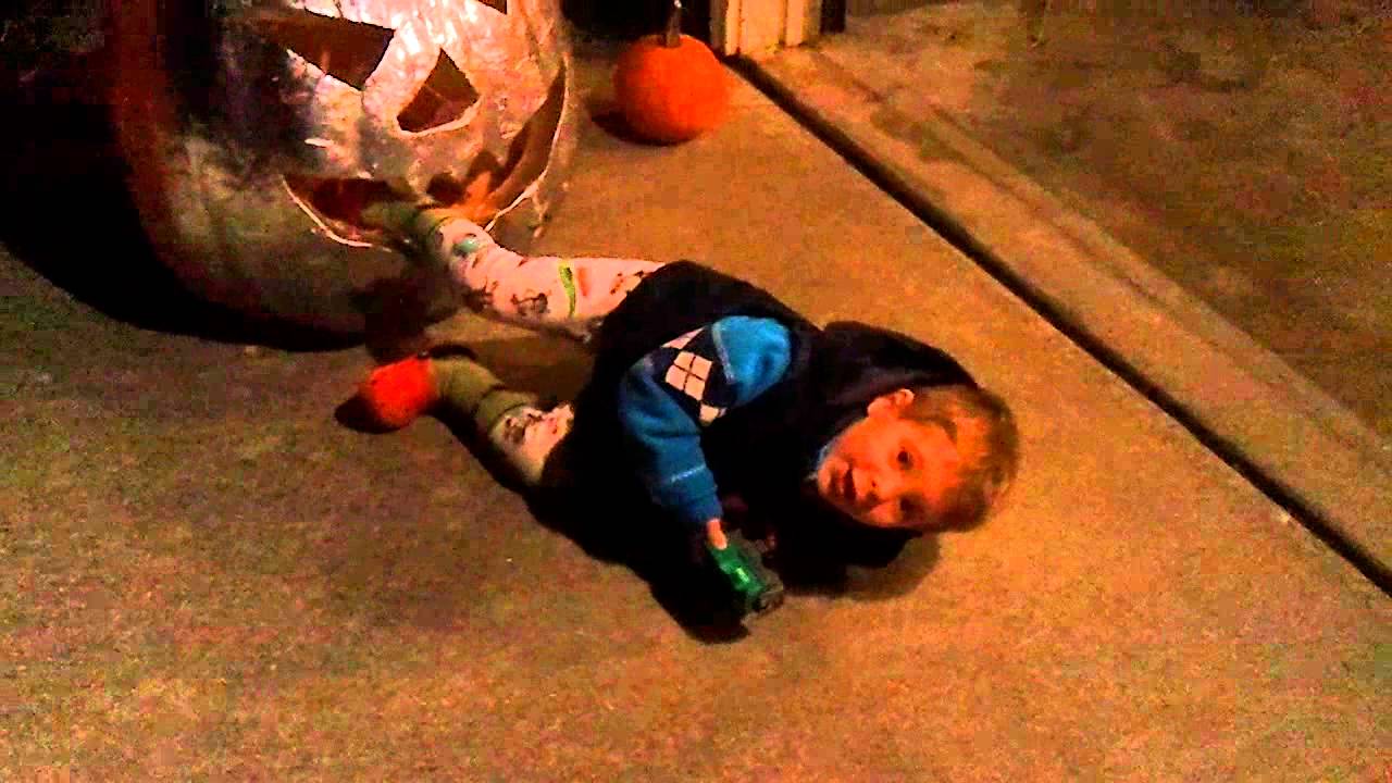 Droid Pumpkin attacks! - YouTube