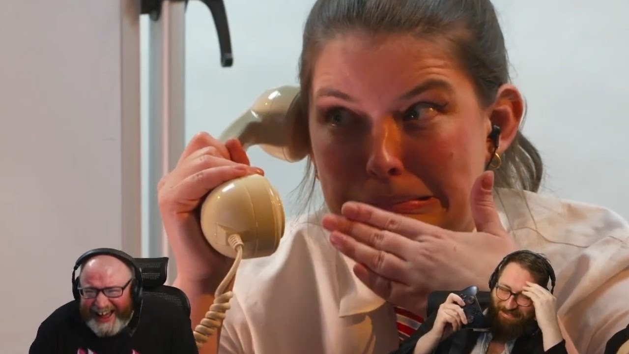 Sarah breaks the news of the Queen's death - YouTube