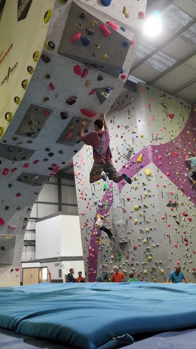 Climbing overhang 7c campus #boulderinggym #bouldering #climbing - YouTube
