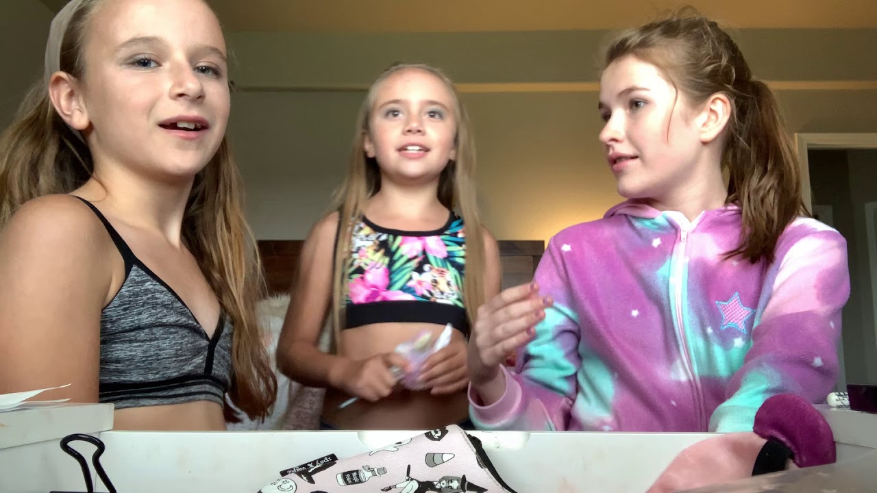 Bffs do my makeup🤭💄💋👩🏻‍🤝‍👩🏼 - YouTube