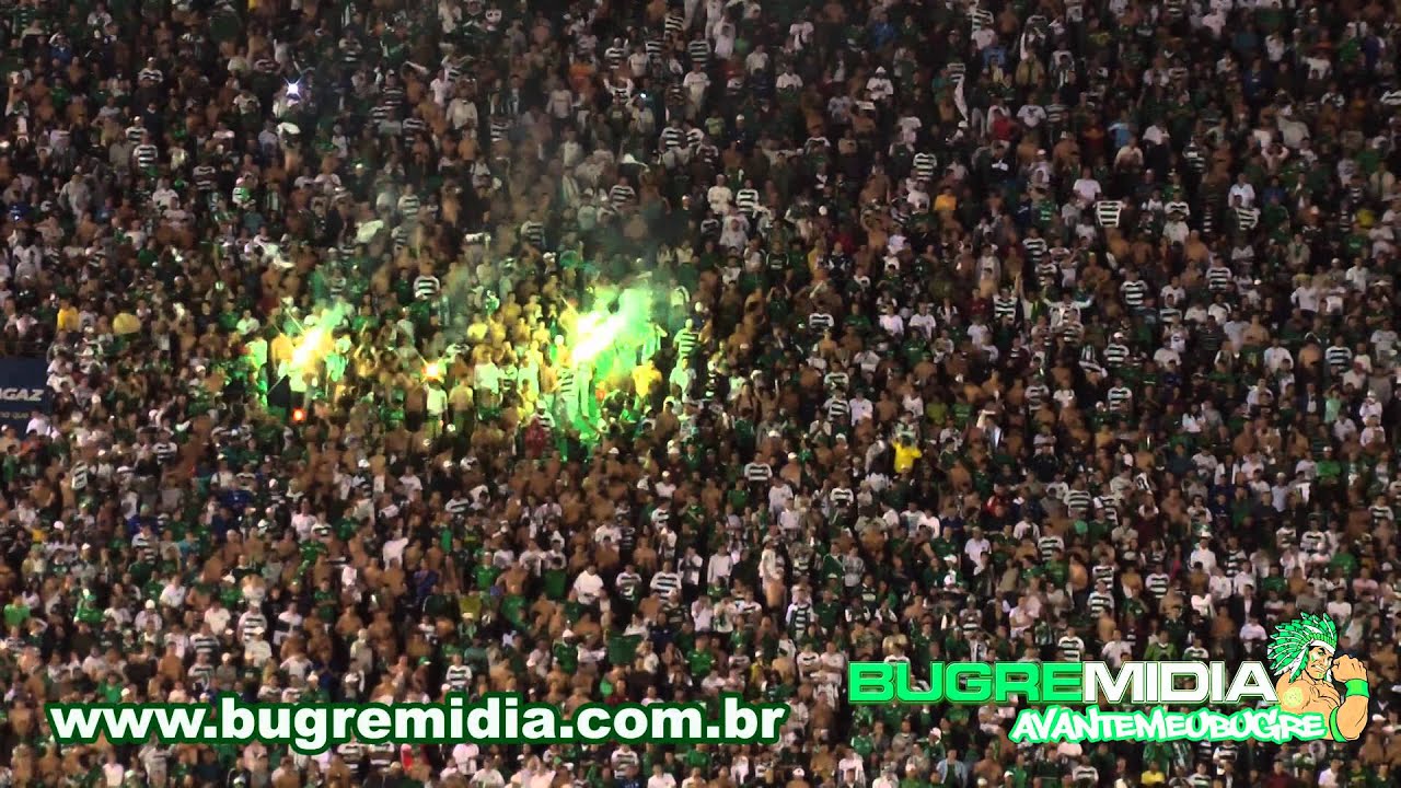 A torcida do Guarani vibrando nos Gols de Guarani 3 x 2 Palmeiras ...