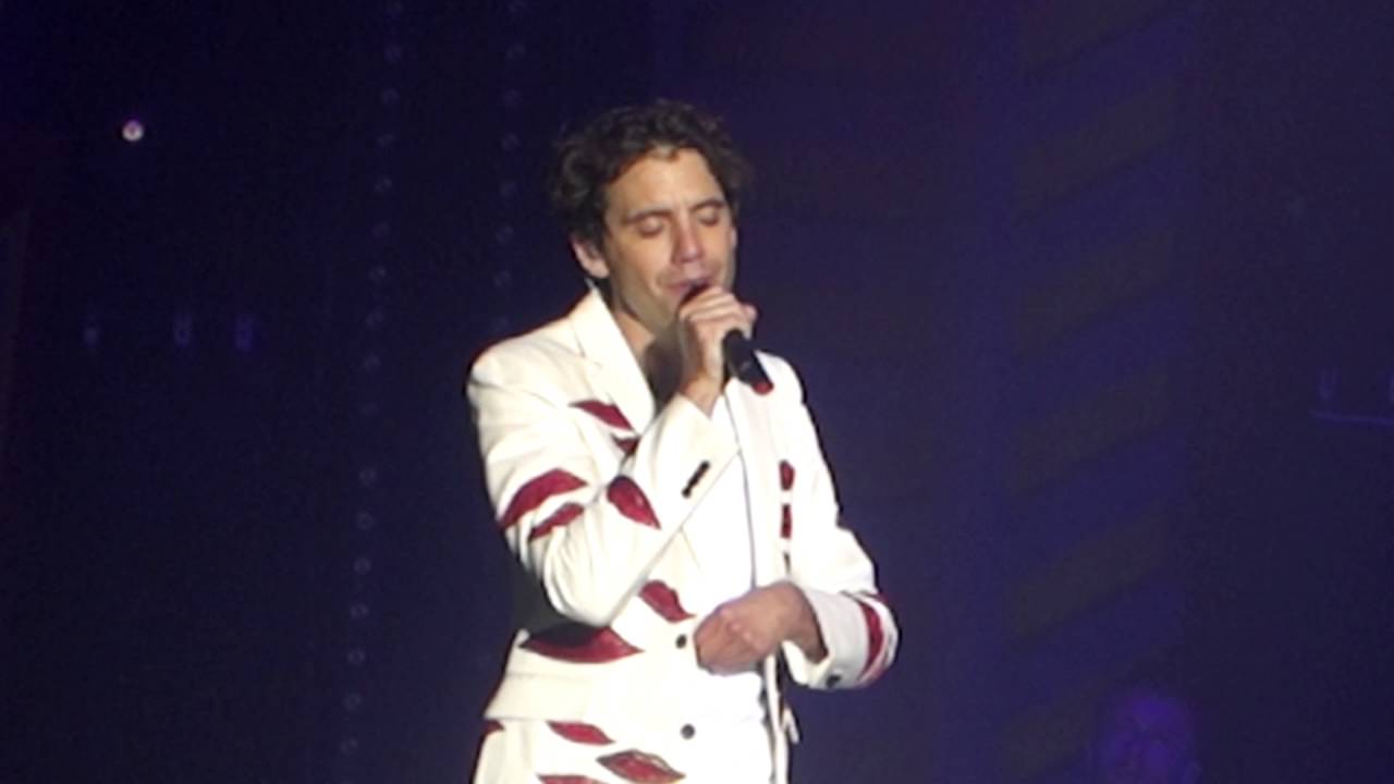 Mika - J'ai deux amours @ La Rochelle Francofolies - YouTube
