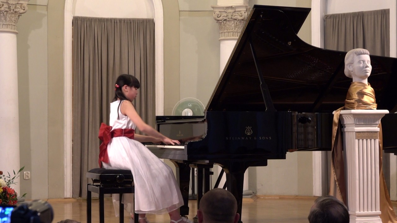 Sarah Tuan plays Chopin's Nocturne op.27/1 - YouTube