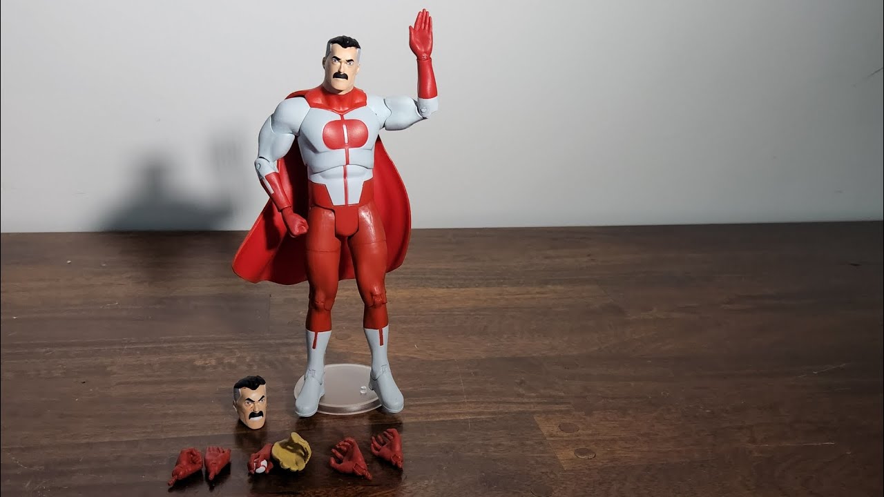 Diamond Select Omni Man | Figure Review - YouTube