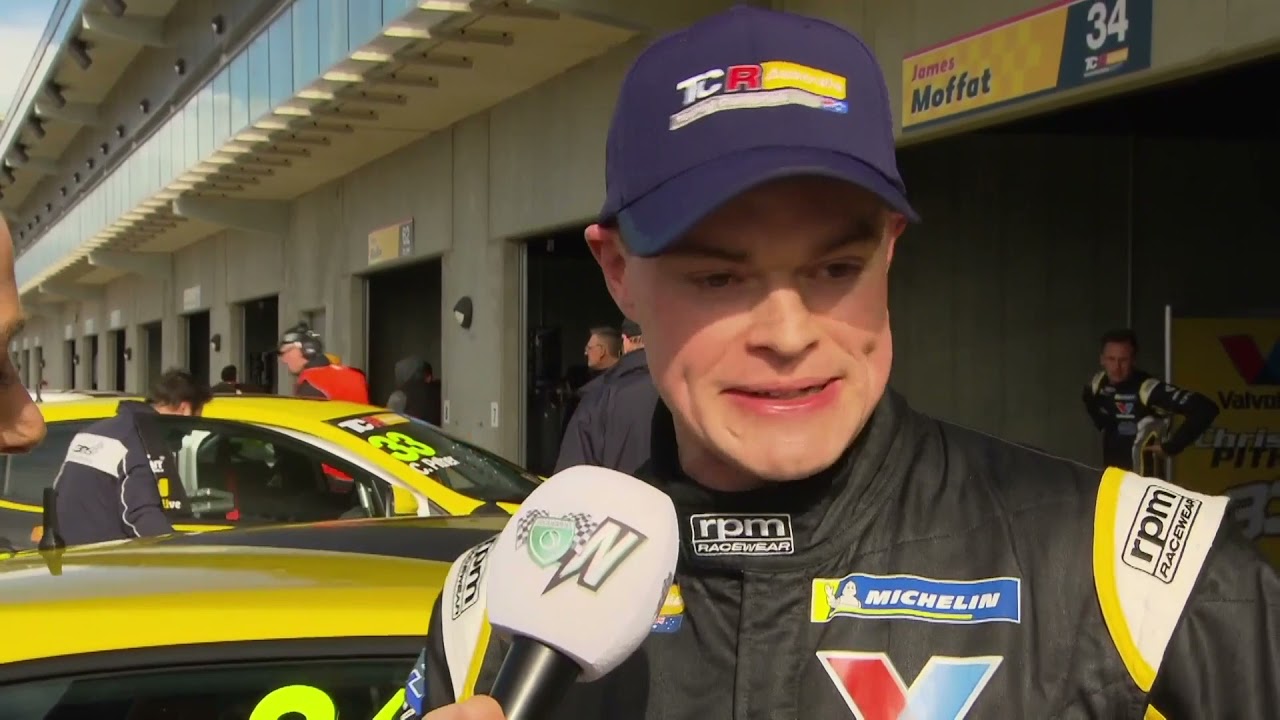 The Bunnings-inspired Renault, James Moffat crash at The Bend - YouTube