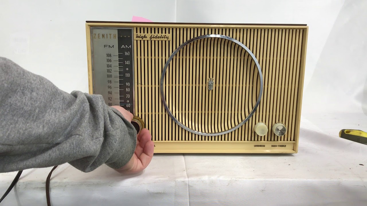 Zenith Radio Model C845 - YouTube