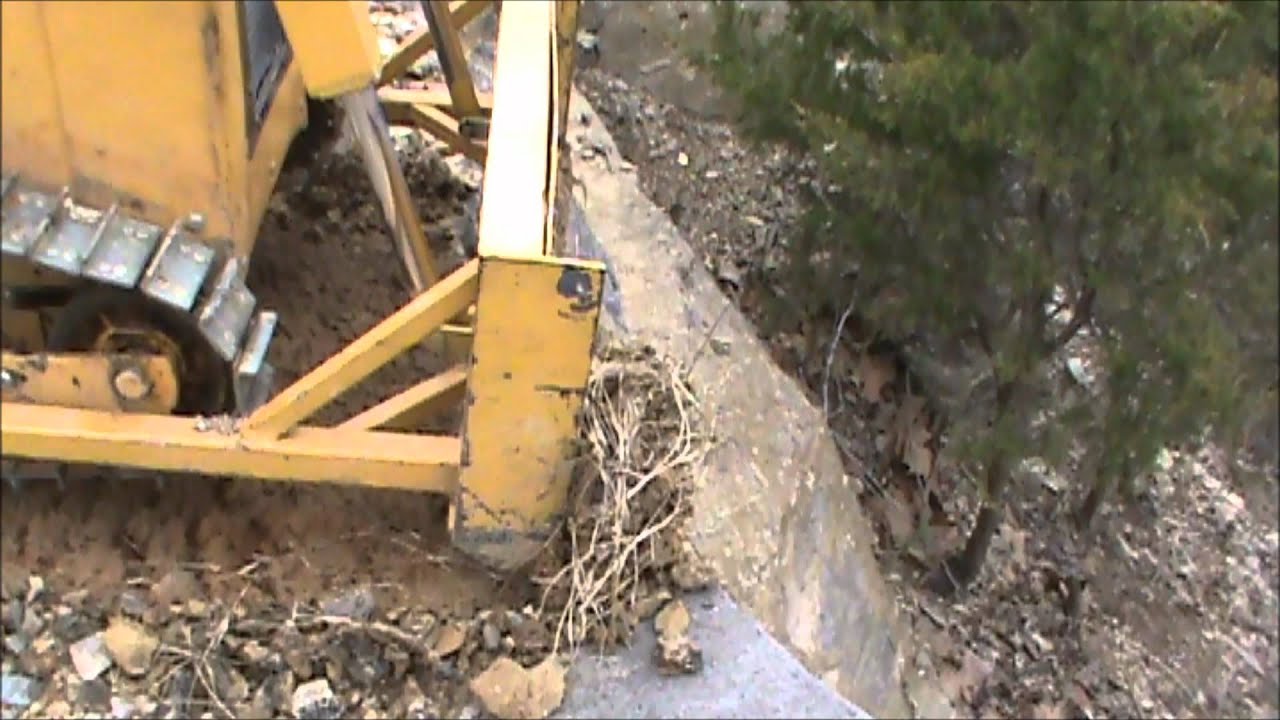 RC Dozer Pushing Rocks off a Cliff. - YouTube