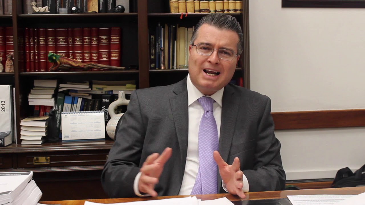 Lic. Rafael Coello Cetina en Instituto HĒBO - YouTube