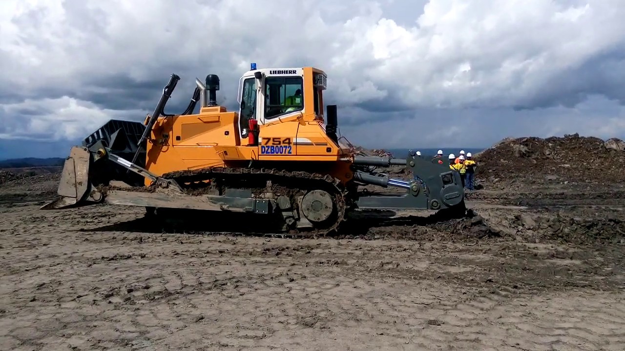 Liebherr PR754 Bulldozer ripping at Muara Tuhup coal mining - YouTube
