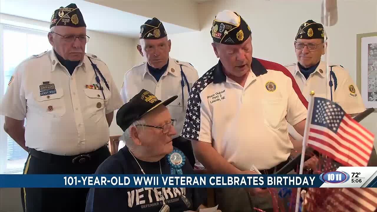 101-year-old veteran celebrates birthday with Runza - YouTube