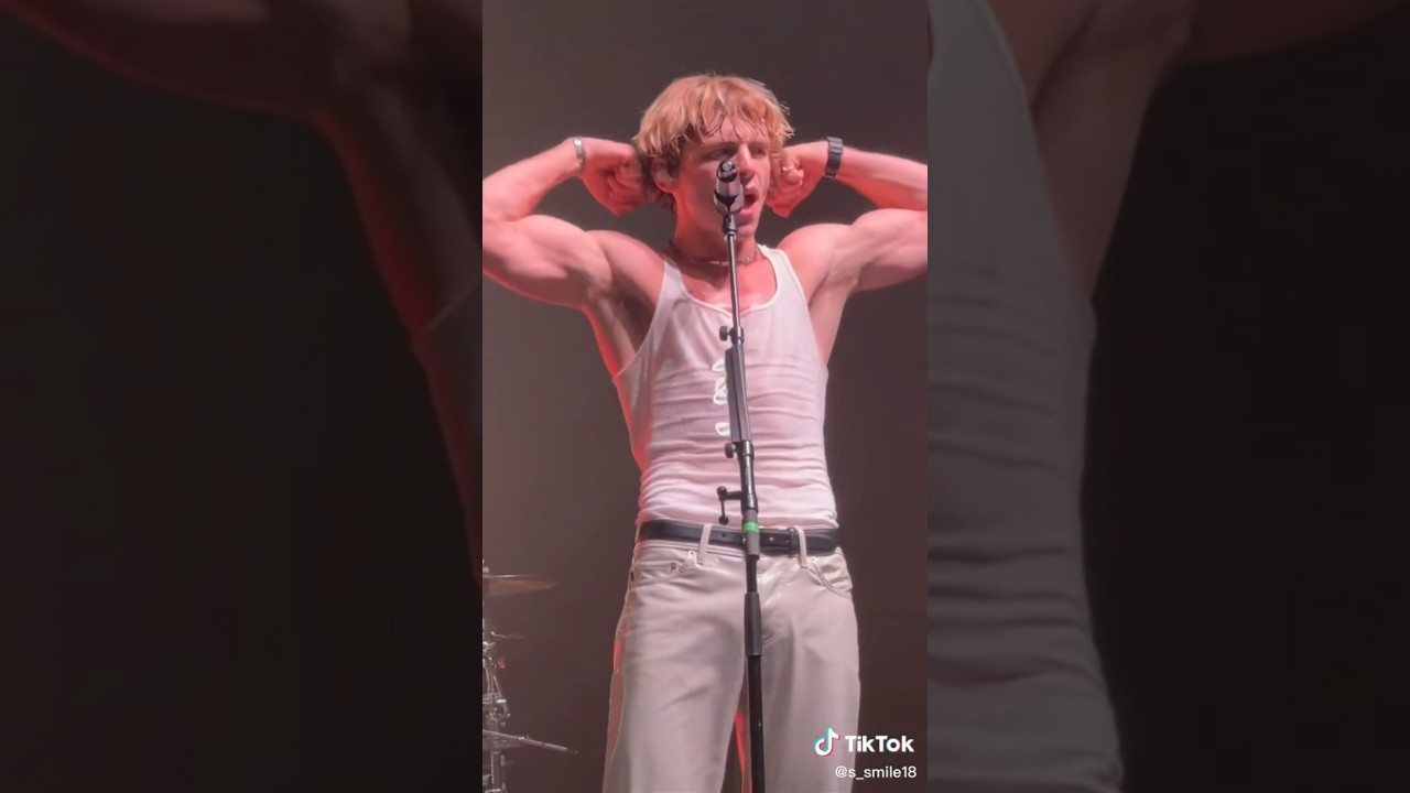 Ross Lynch Muscles 2022