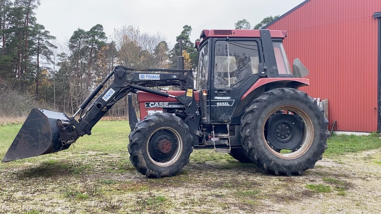 Köp Traktor Case International 685 xl 4WD med lastare, skopa & gafflar ...