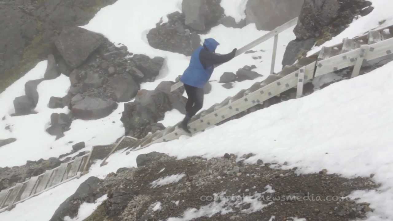 NZ EXTREME CAMERAMAN GEOFF MACKLEY FALLING DOWN ON MT TARANAKI.mp4 ...