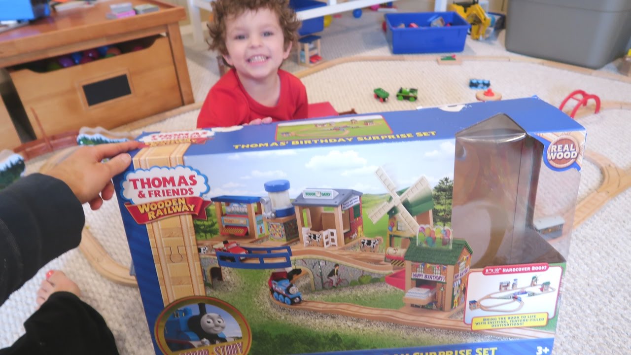 Thomas and Friends THOMAS' BIRTHDAY SURPRISE SET!!!!! - YouTube