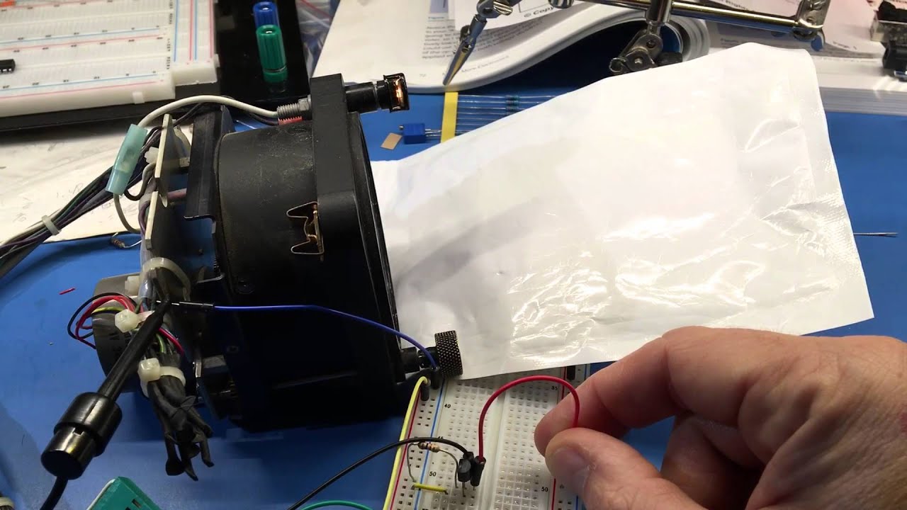 Using transistor to switch a lamp - YouTube